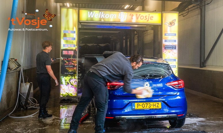 Met korting door de autowasstraat bij ANAC Carwash - Social Deal